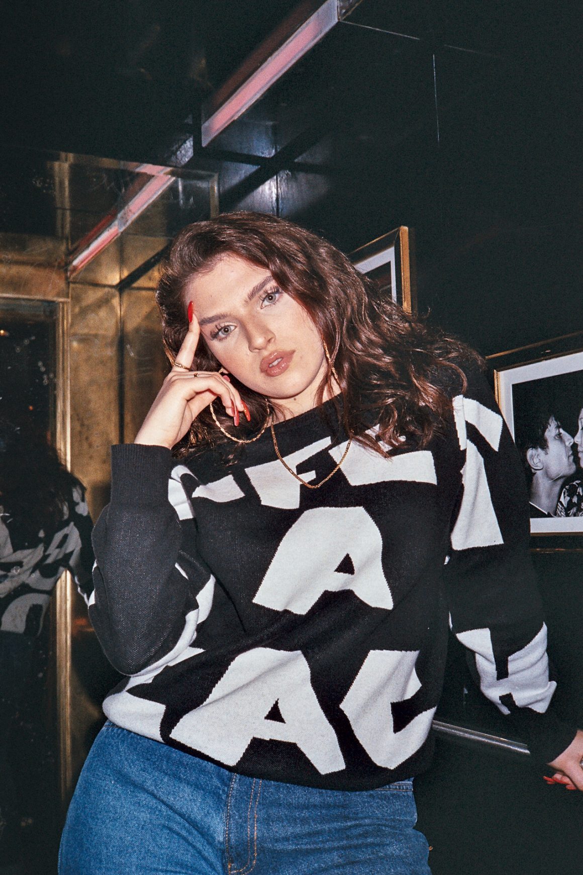 Chapter 1 : le premier album de Mae Muller