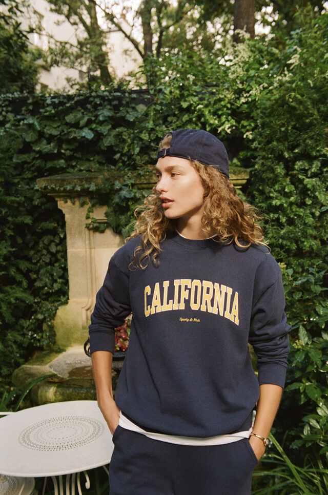 Sporty & Rich dévoile une collection inspirée des rues de Paris